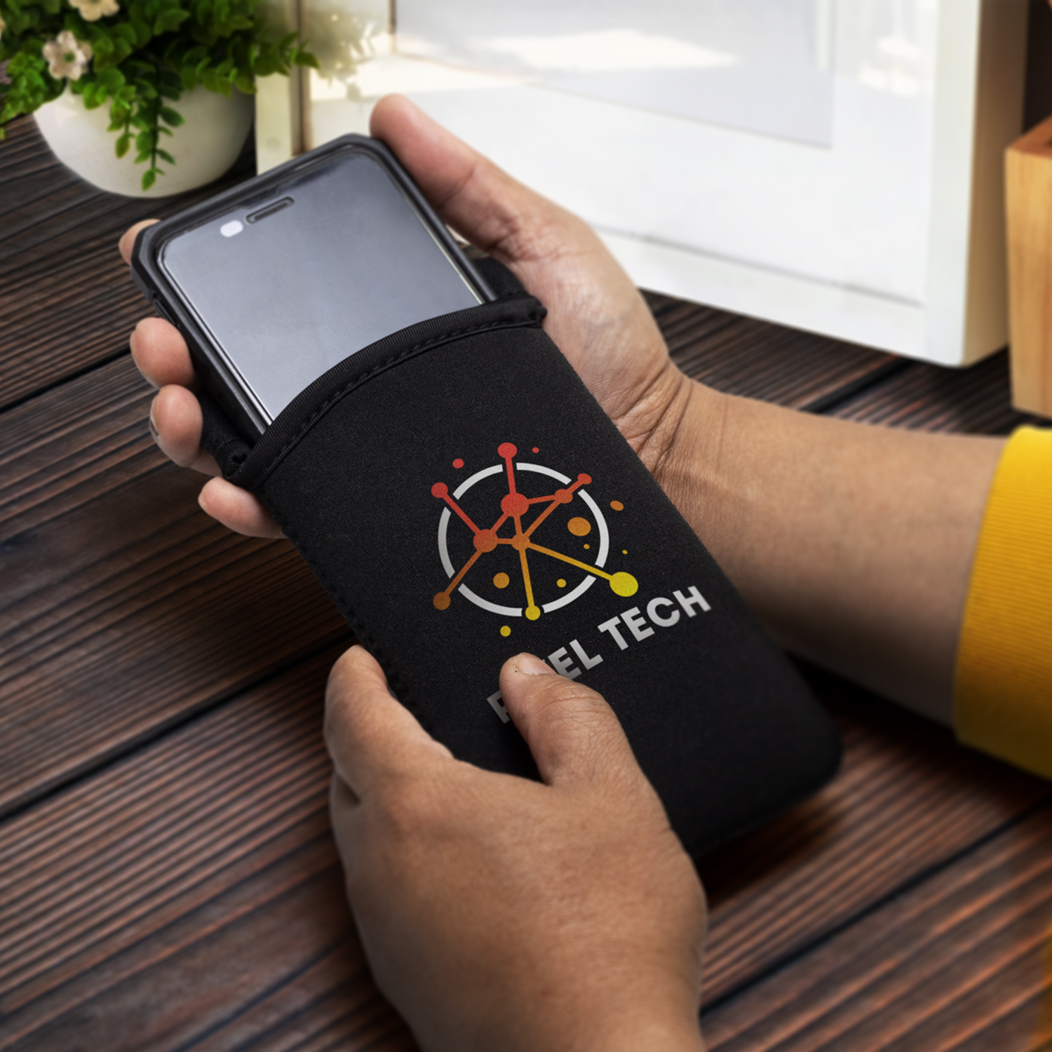 TRENDS | Spencer Phone Pouch
