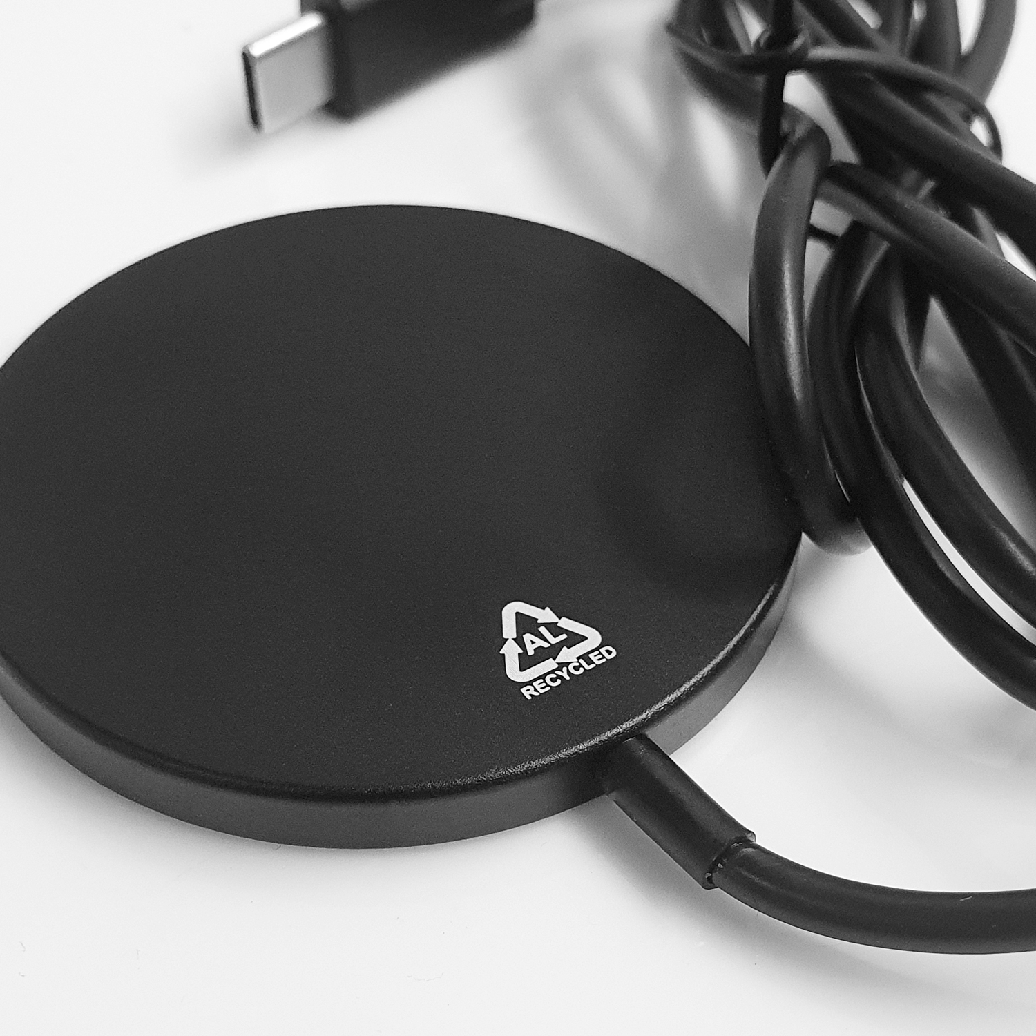 TRENDS | Magneto Wireless Fast Charger