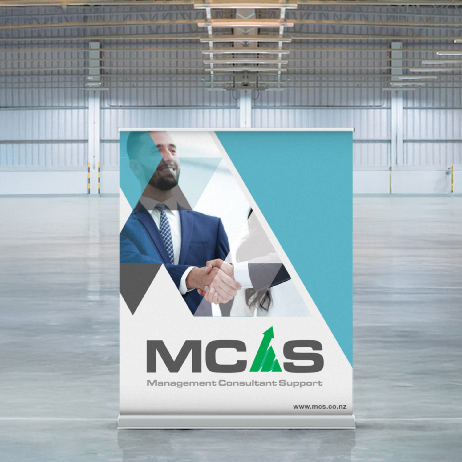 TRENDS | Luxury Pull Up Banner Wide (SC Approved)
