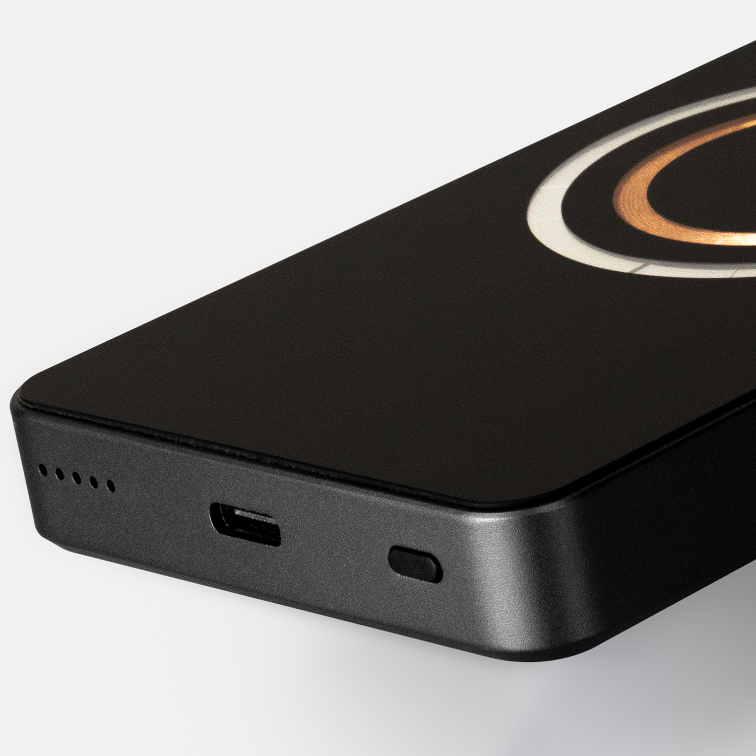 TRENDS | INGENIO Arc Wireless Charging Power Bank